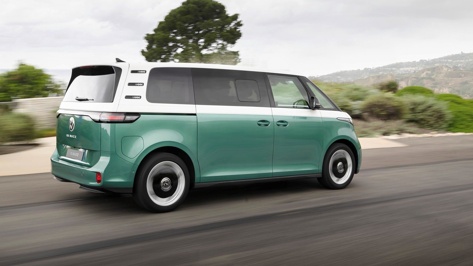 Volkswagen reveals long wheelbase ID. Buzz - NZ Autocar